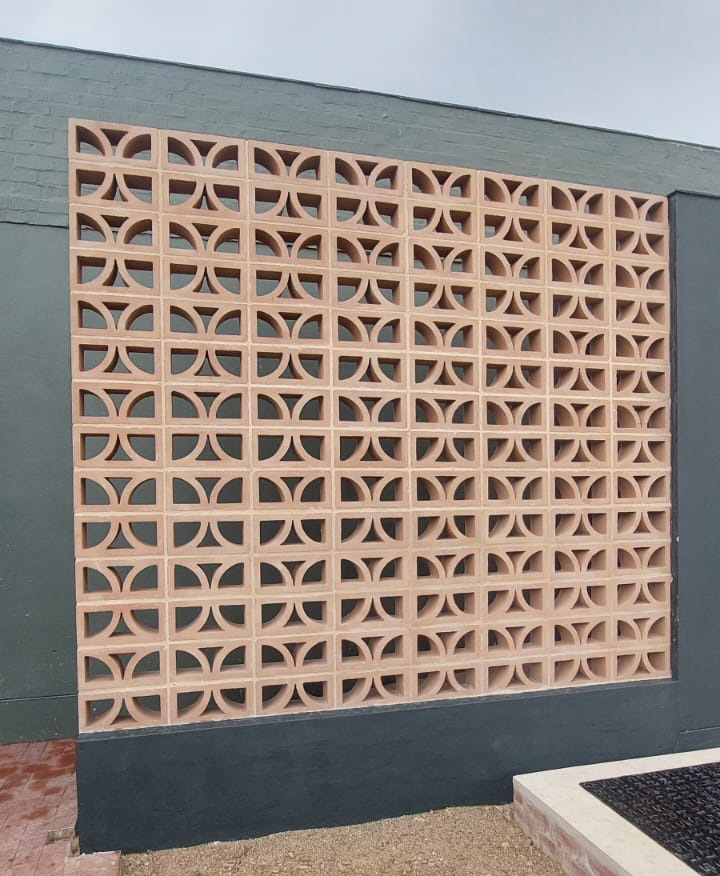 ARCHITECTURAL MASONRY BUILDING BLOCKS, BRICKS, RETAINER BLOCKS AND ...